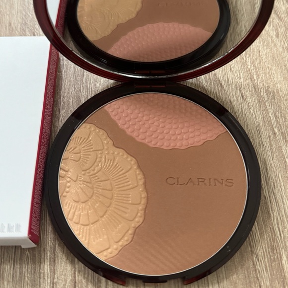Clarins | Makeup | New Clarins Limited Edition Bronzing Compact In 0 ...